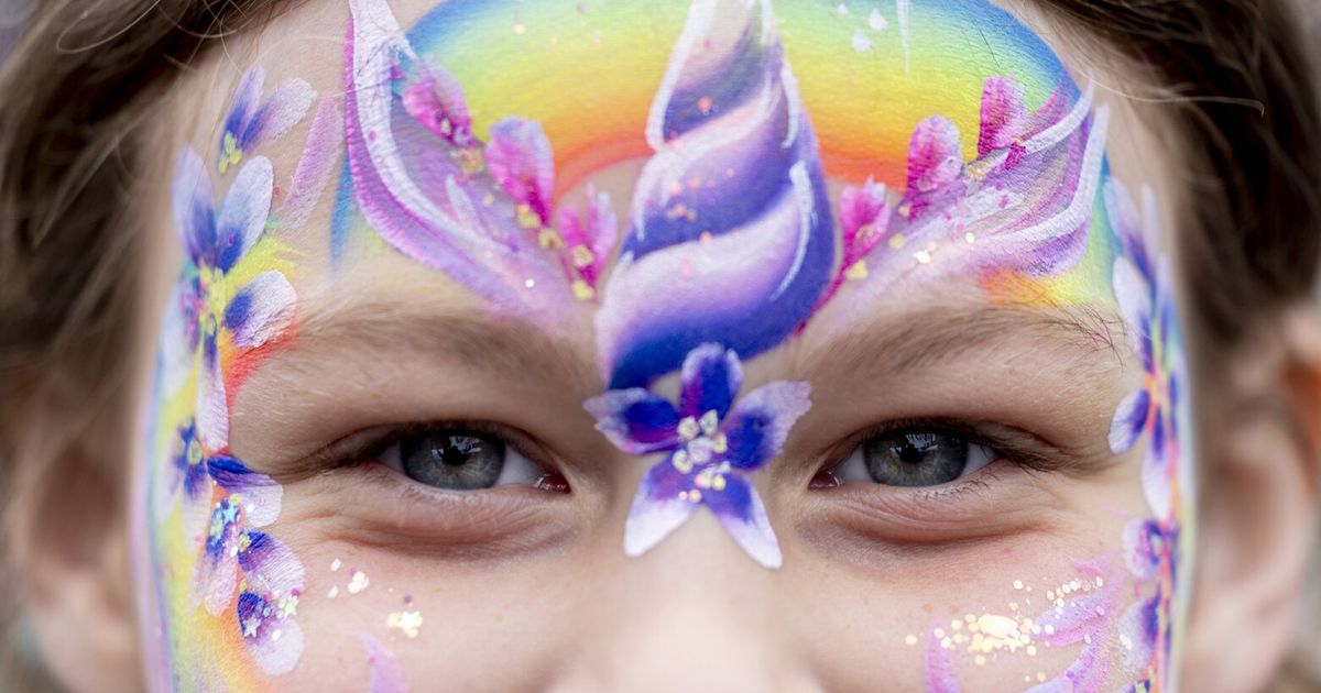 Photos: Naked cyclists and an explosion of color at Fremont Solstice ...