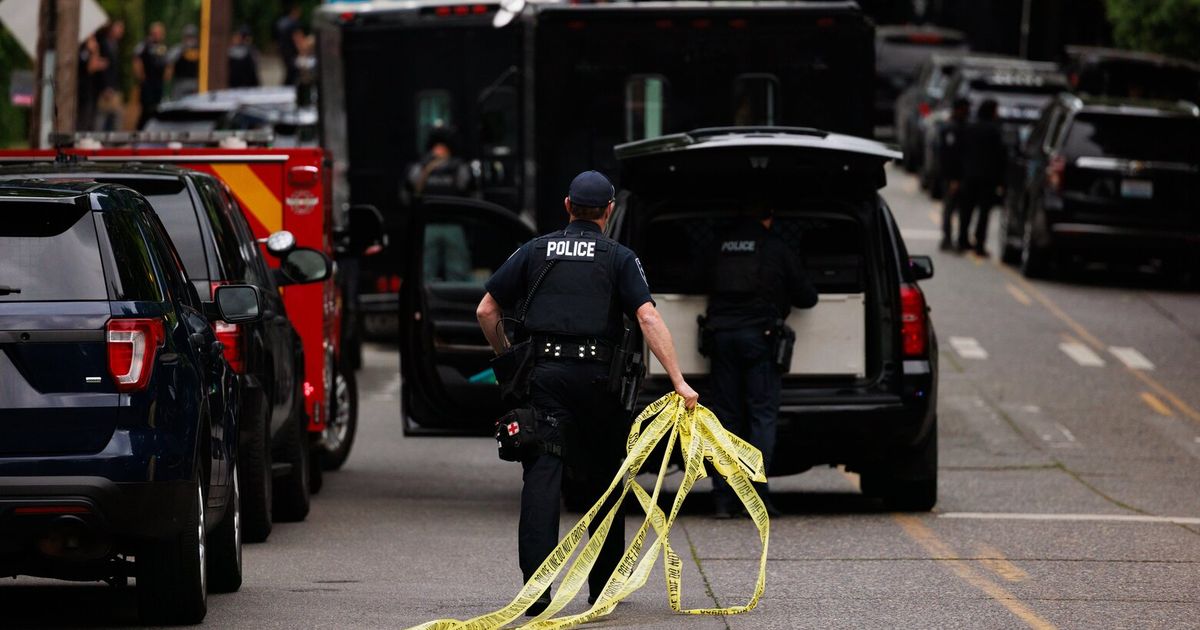 Man shot in standoff with Seattle police died by suicide, authorities ...