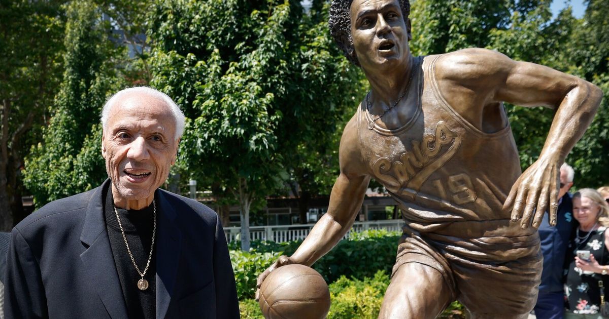 Seattle icon Lenny Wilkens honored with statue at Climate Pledge Arena ...