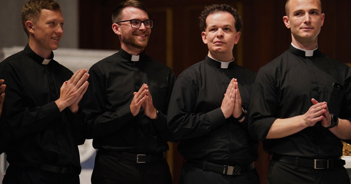 A US diocese defies trends and ordains its largest class of Catholic ...