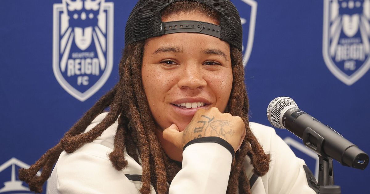 Reign make splash, signing Mia Fishel, star striker from Chelsea FC ...