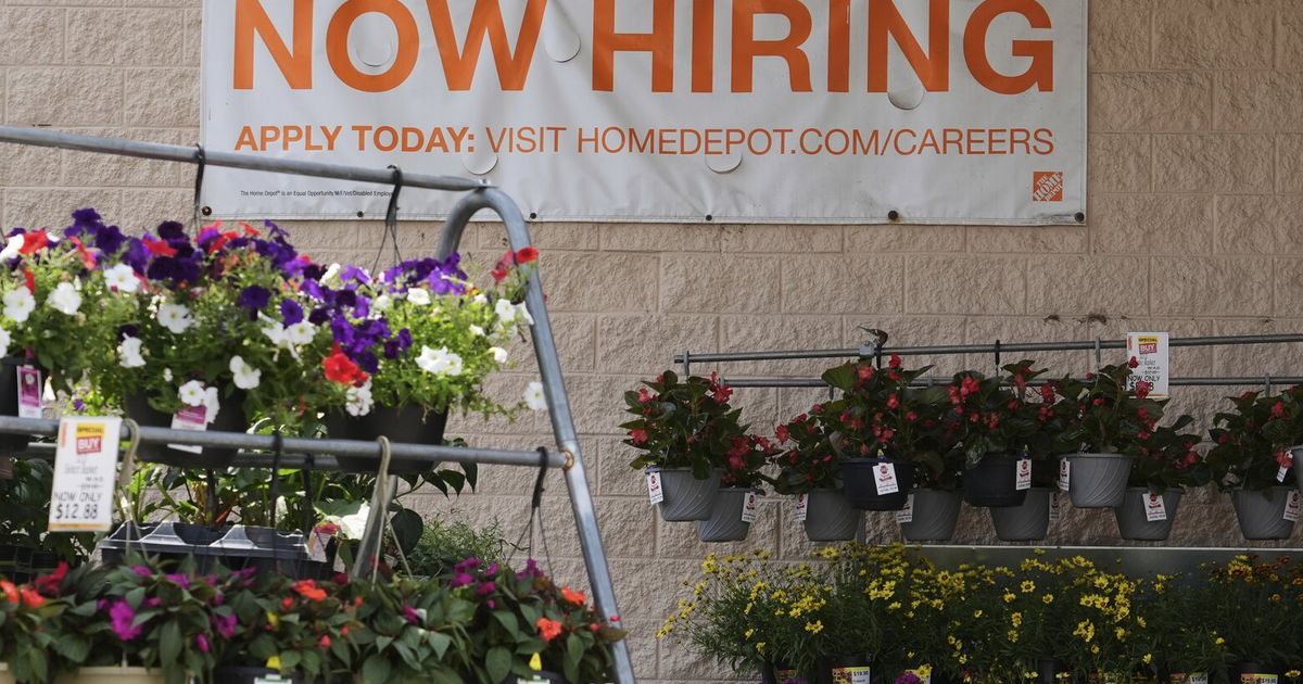 US applications for jobless benefits fall for fifth straight week ...