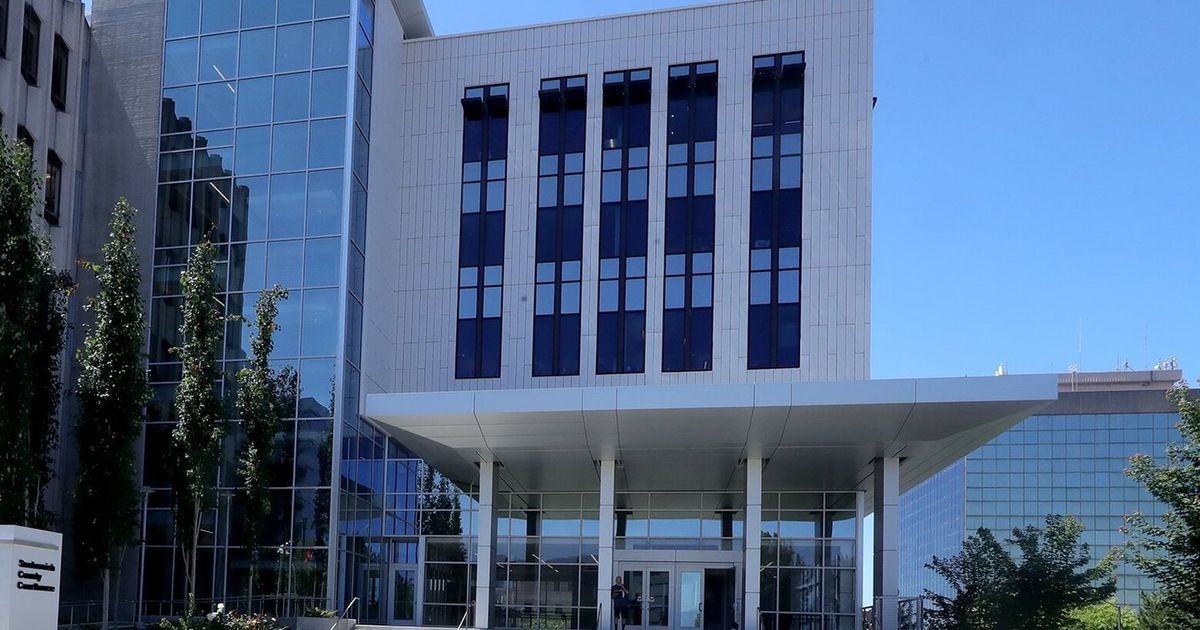 Monroe man seeks new murder trial after juror accused of stabbings ...