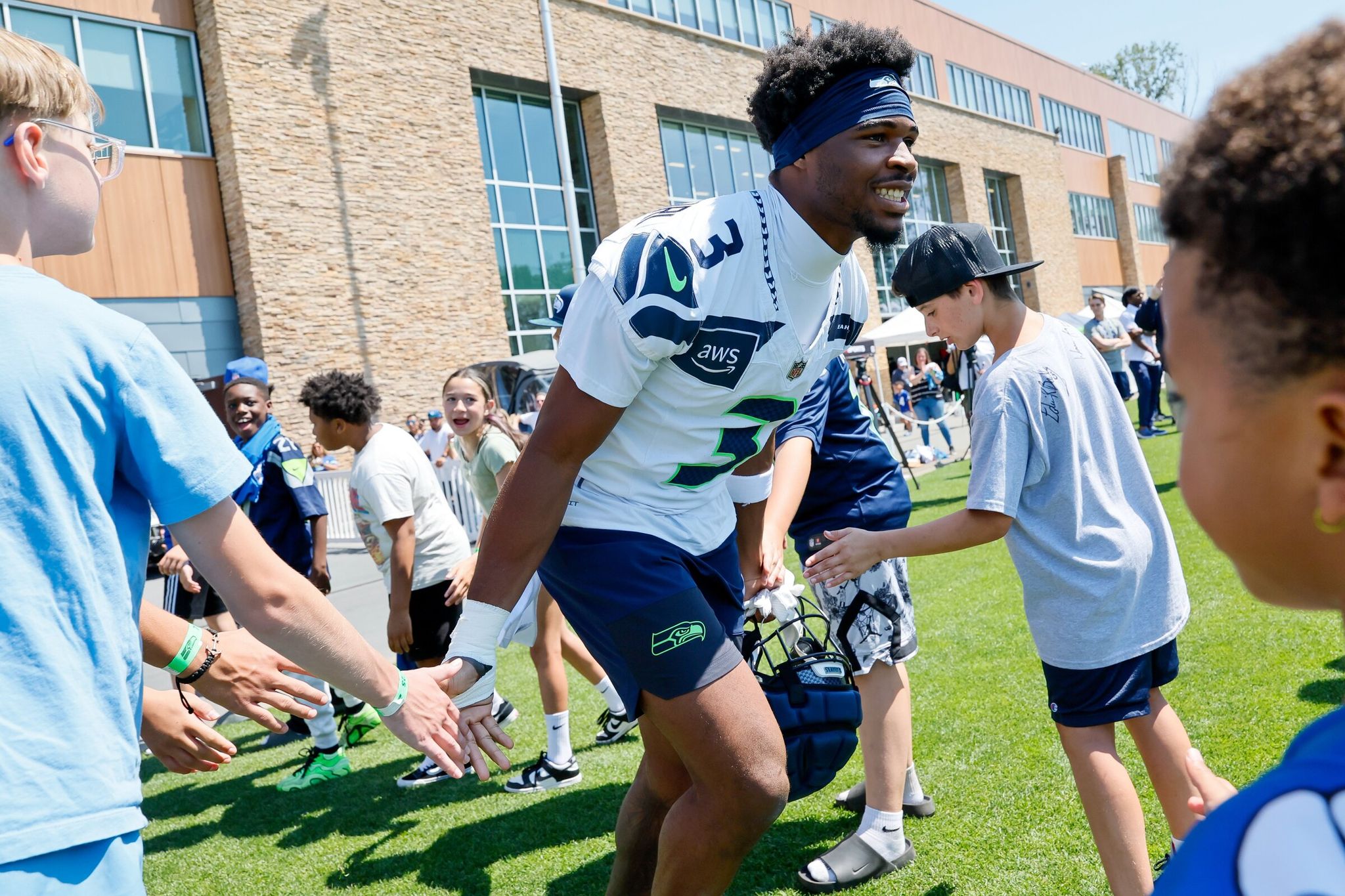 Seahawks’ AJ Barner slides into starting role after Noah Fant’s release ...
