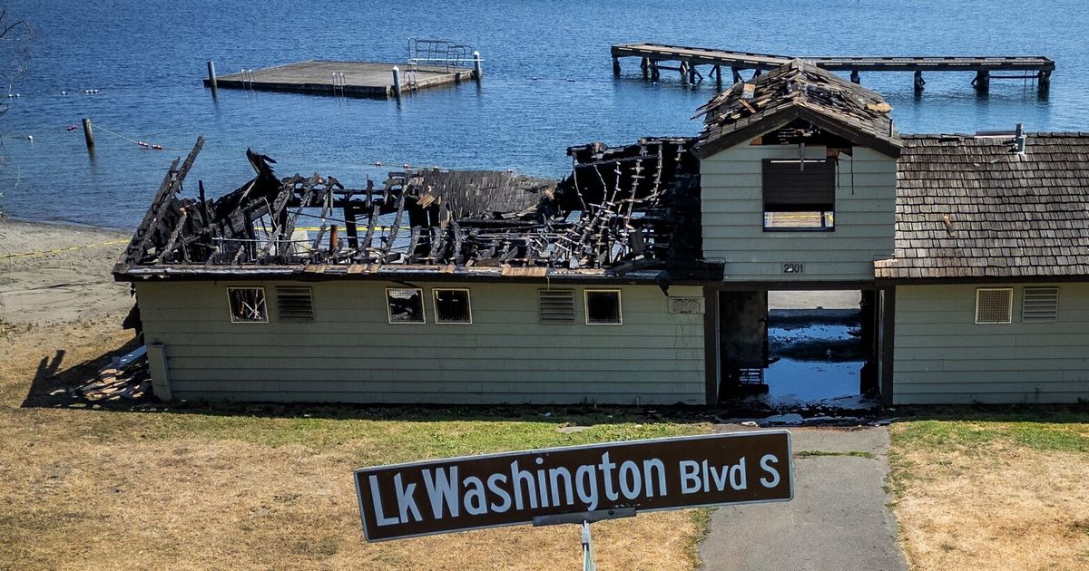 Fire at Mount Baker Beach destroys roof of bathhouse | The Seattle Times