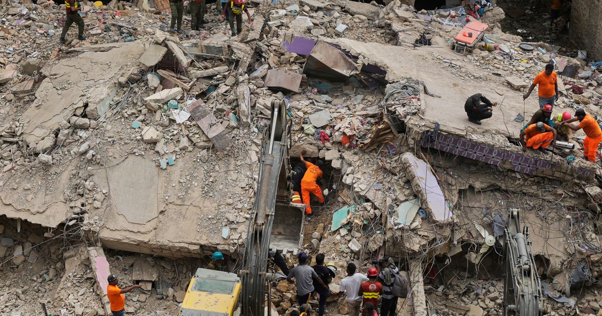 A multistory building collapse in Pakistan’s port city of Karachi kills ...