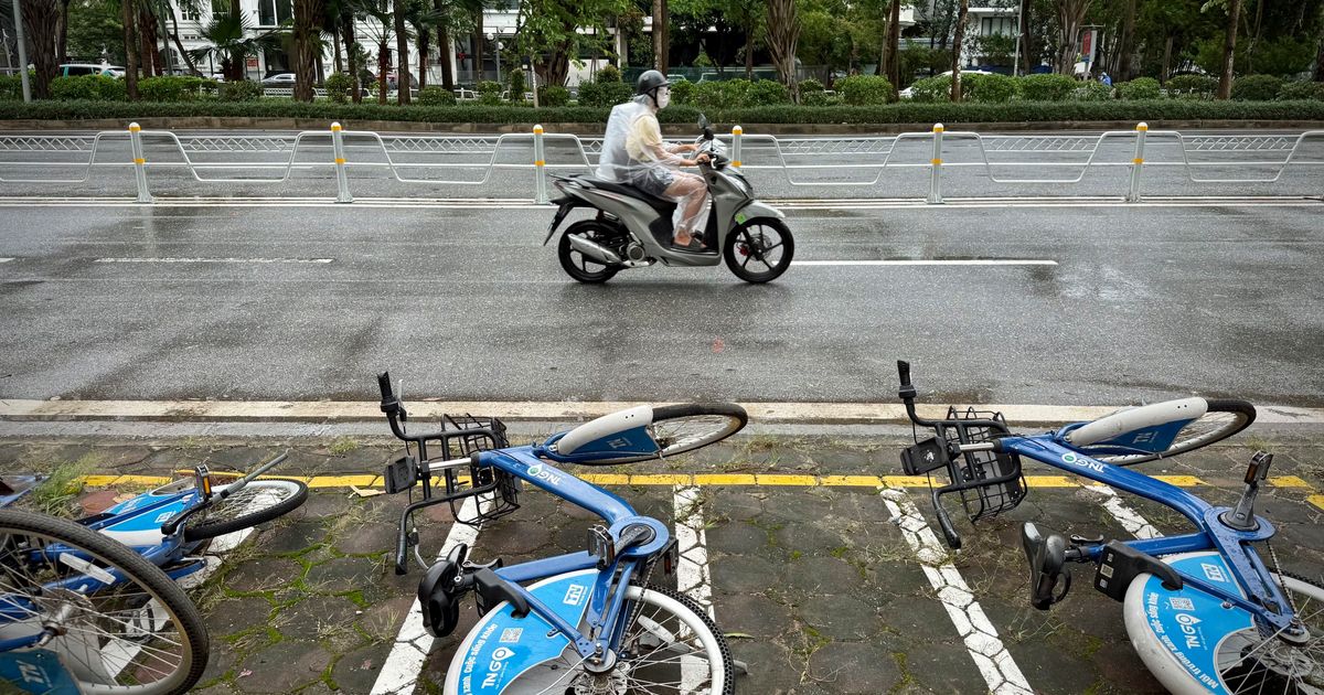 Storm Wipha hits northern Vietnam with strong winds and heavy rain ...