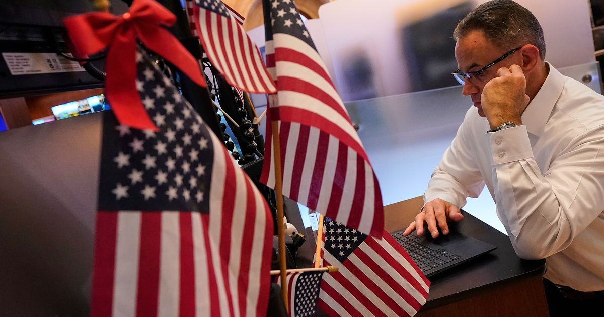 US stocks hit another record as Tesla and Nike rally | The Seattle Times