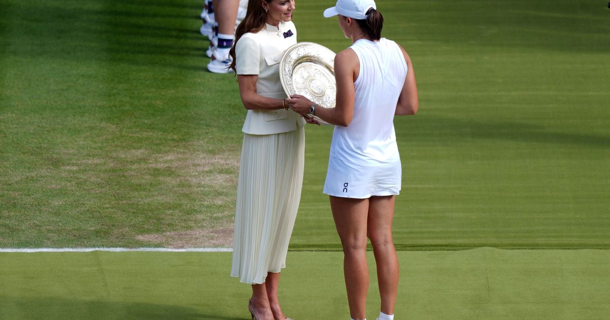Kate, Princess of Wales, presents Wimbledon winner’s trophy to Swiatek ...