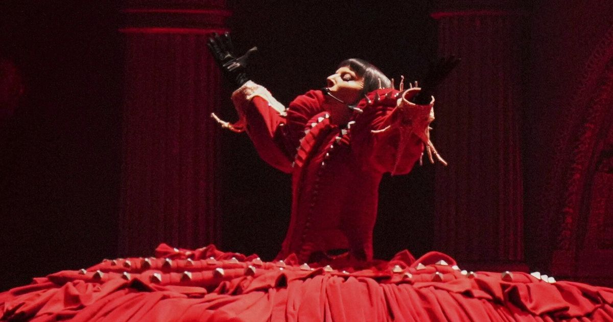 Lady Gaga reigns in Seattle with wild arena tour of the summer | The ...