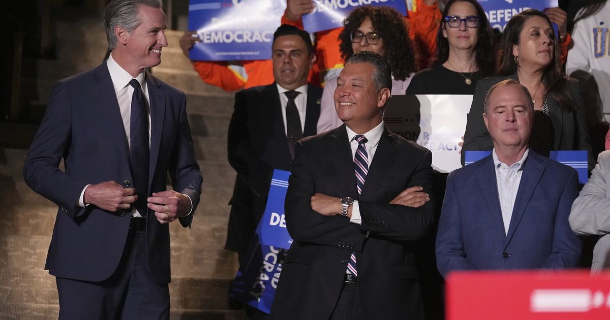 Border Patrol agents show up in force at Newsom rally | The Seattle Times