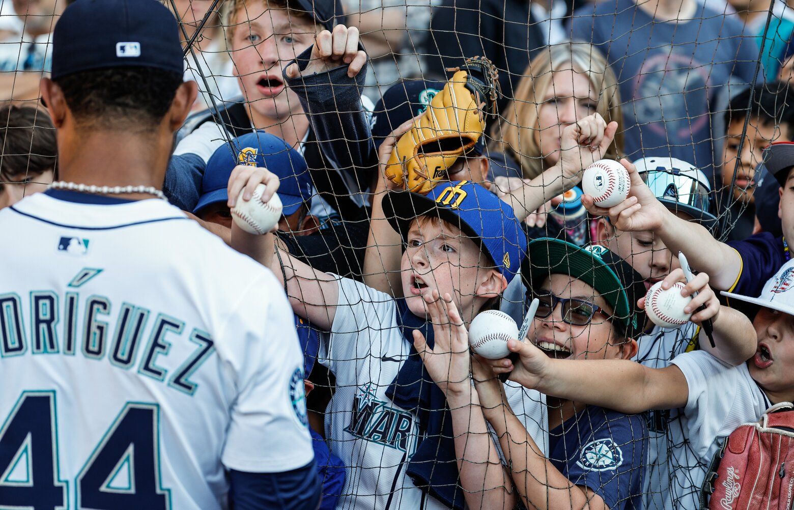 Mariners use otters to release 2026 schedule in a very cute way | The ...