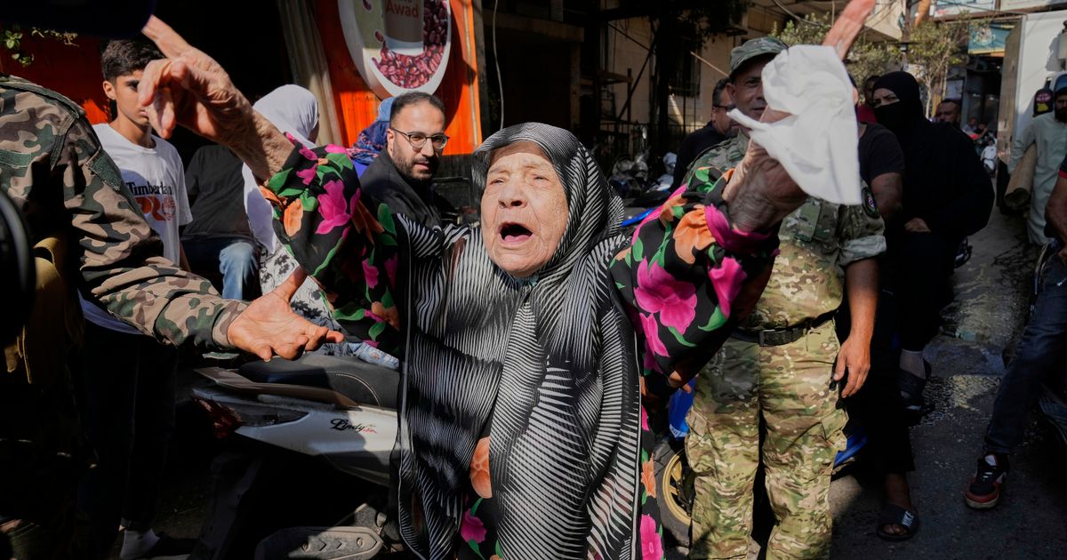 Palestinian factions begin handing over weapons at Beirut refugee camp ...