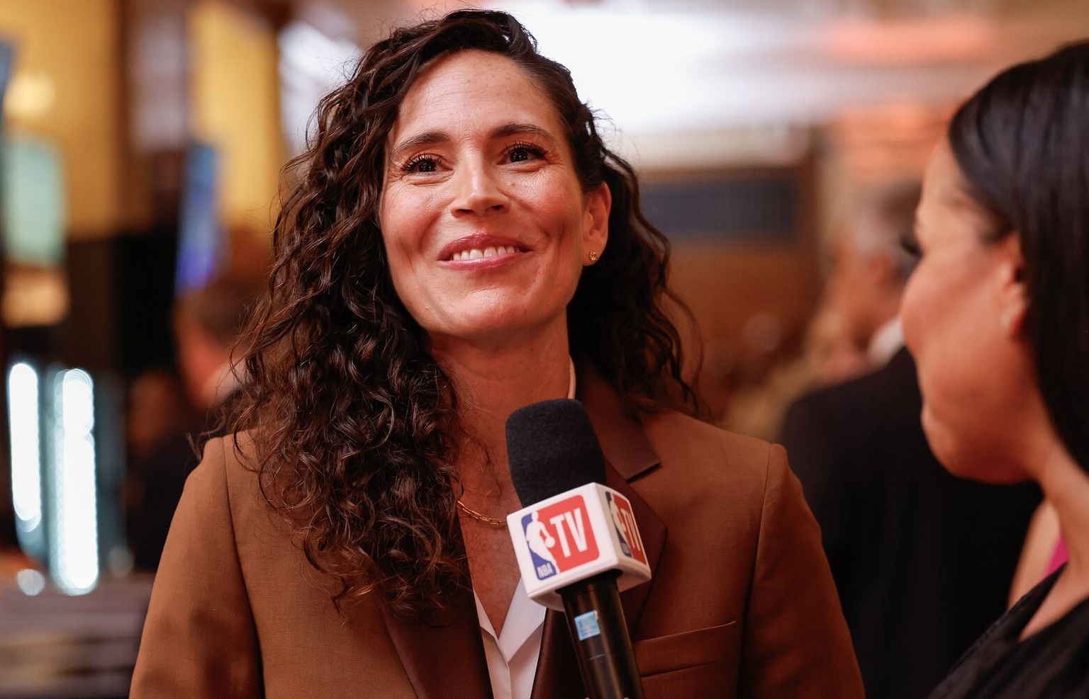 Sue Bird spent her Hall of Fame speech, like her career, handing out ...