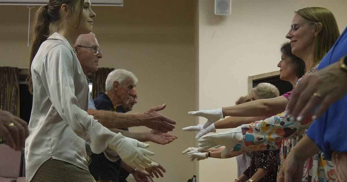 Jane Austen fans honor 250 years since her birth with grand costumed ...