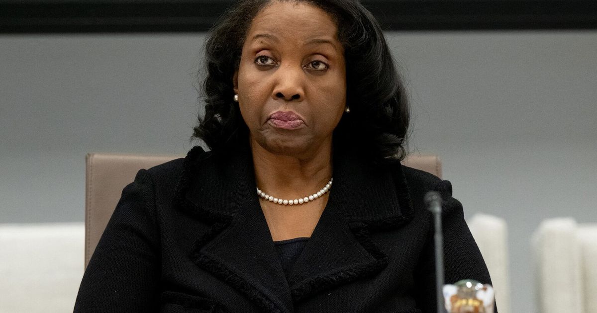 Trump asks the Supreme Court for an emergency order to remove Lisa Cook ...