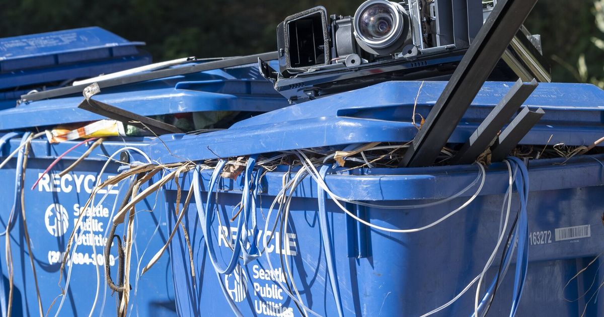 City Light restores dozens of West Seattle Bridge lights damaged by ...