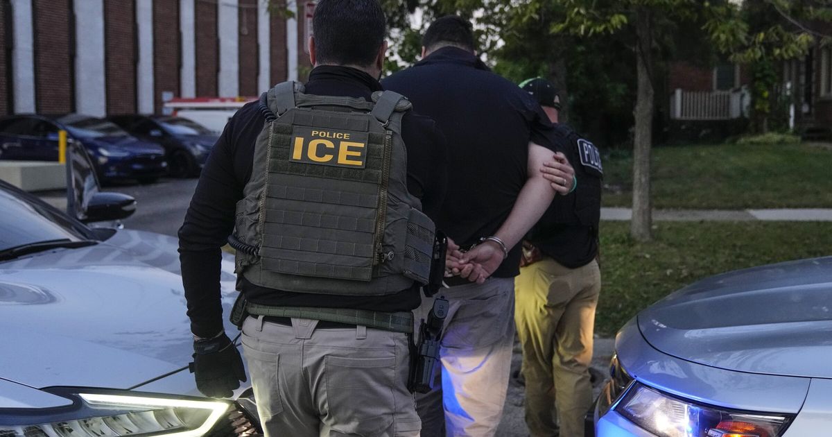 ICE recruitment ads in Seattle target law enforcement | The Seattle Times