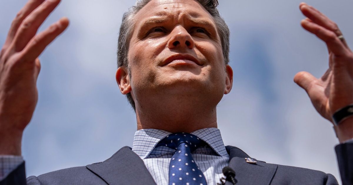 A new policy on access at the Pentagon has journalists and the Trump ...