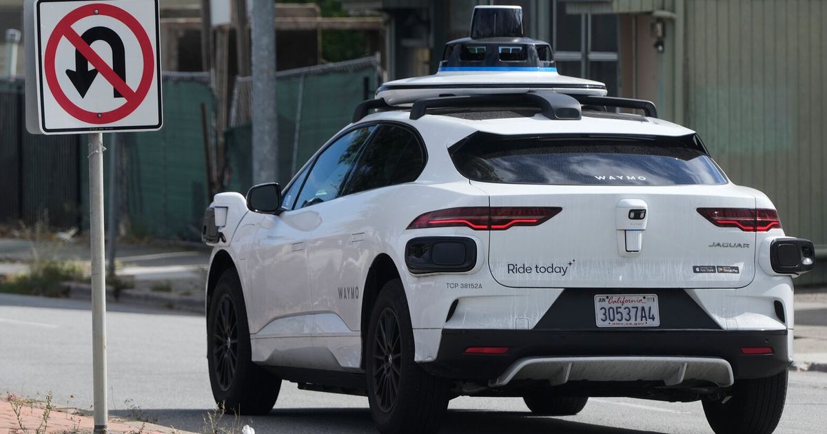 California police pull over a self-driving Waymo for an illegal U-turn ...