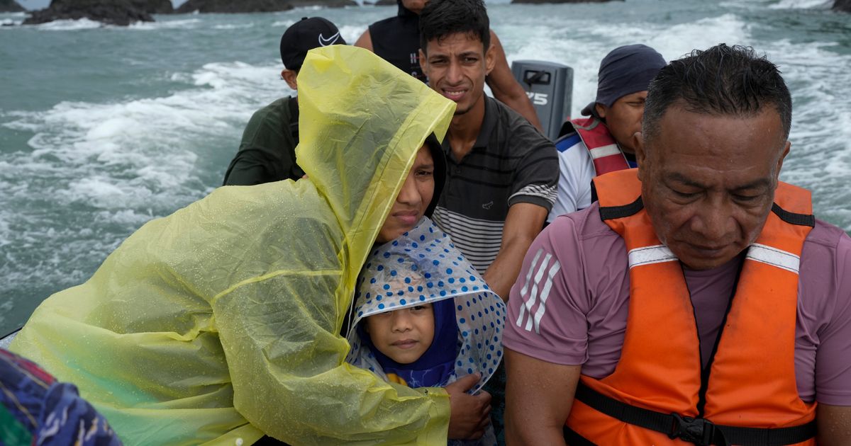 PHOTO ESSAY: Venezuelan migrants use dangerous routes in a wave of ...