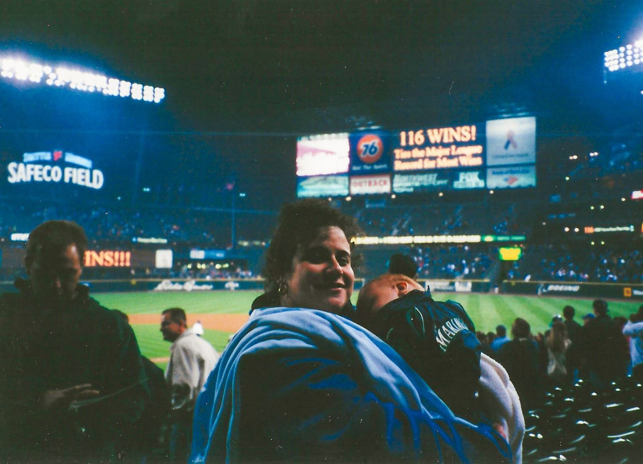 Mariners playoffs: Fans share their 2001, 2025 photos for AL West title ...