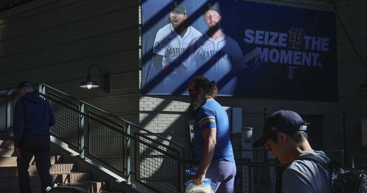In rare Mariners Game 5, Seattle battles history | The Seattle Times