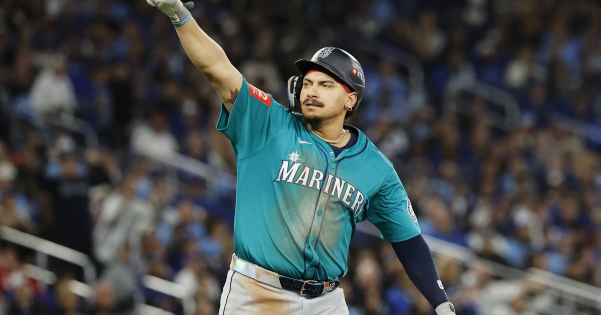 Photos: Mariners take on Blue Jays in ALCS Game 2 | The Seattle Times