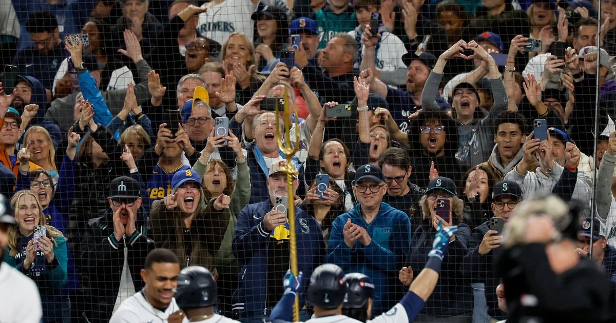 Seattle explodes as Mariners win Game 5: ‘Would you want it any other ...