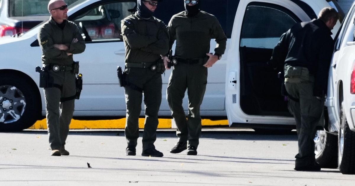 Judge agrees to extend block on Guard deployment in Chicago while ...