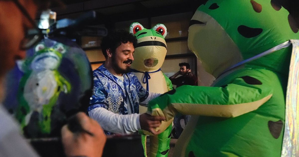 How inflatable costumes ballooned at anti-Trump rallies due to a ...