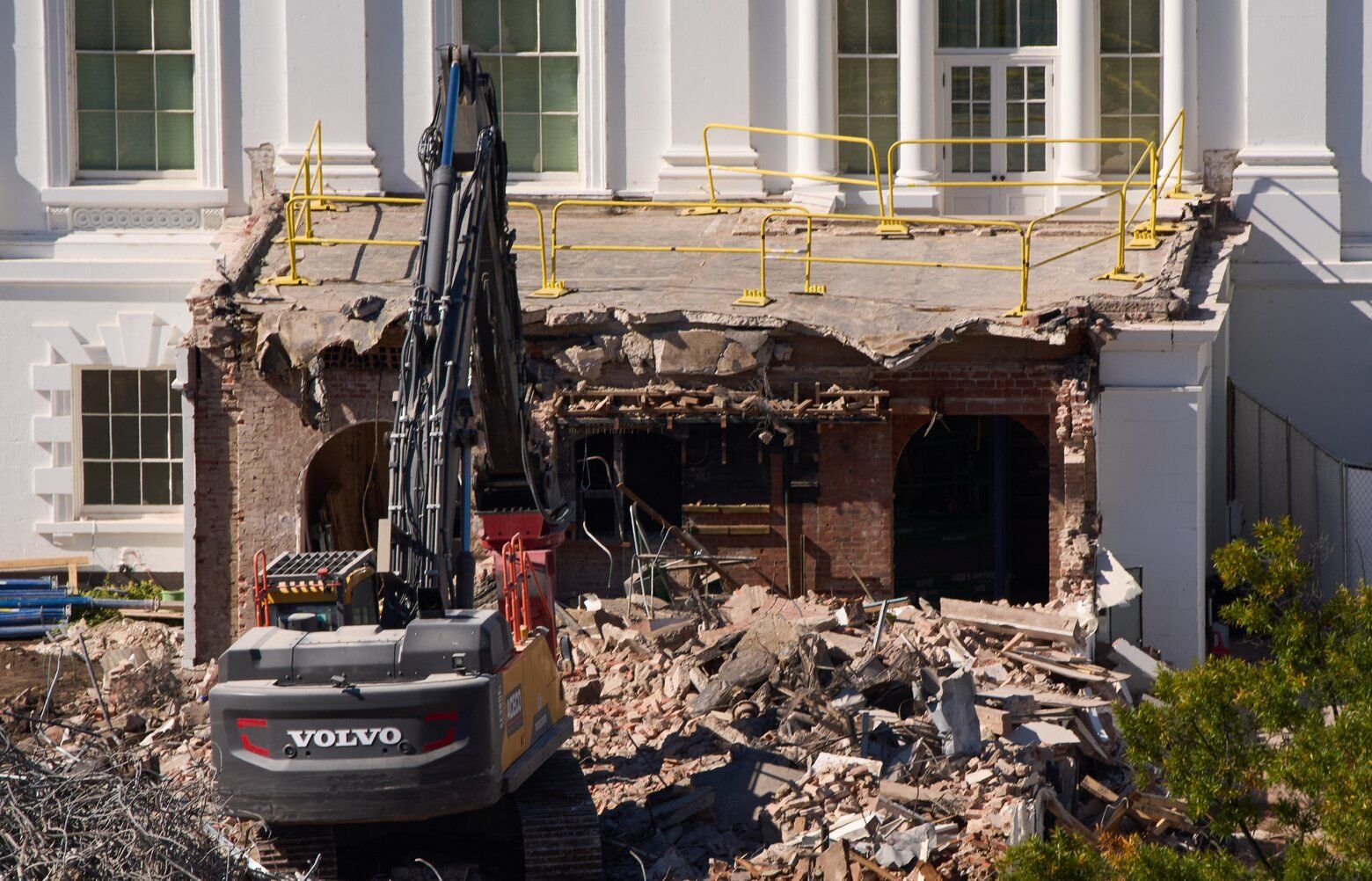 What lawmakers are saying about Trump’s demolition of the East Wing ...