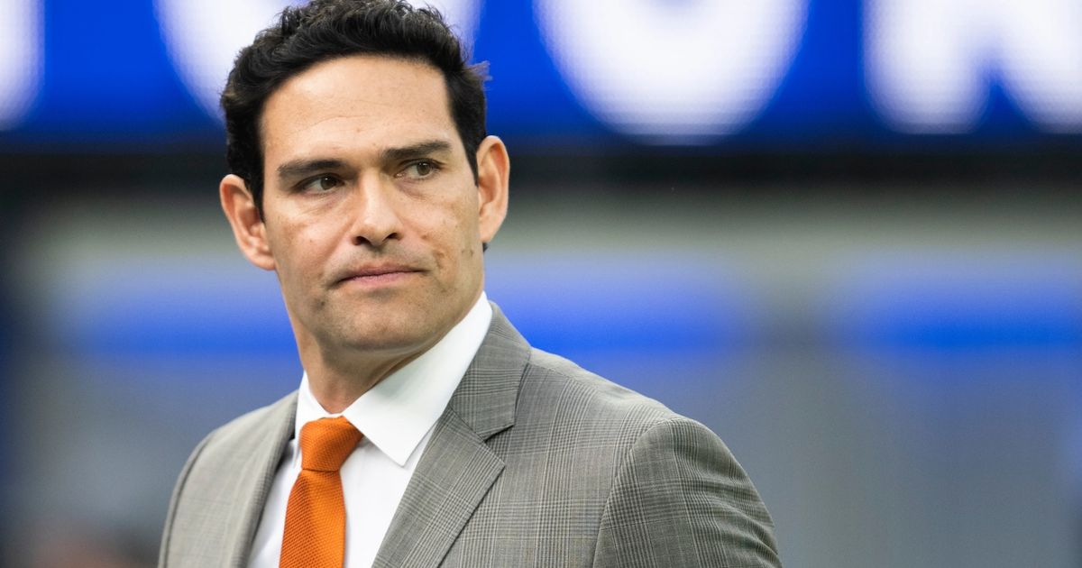 NFL analyst Mark Sanchez arrested while he was hospitalized with stab ...