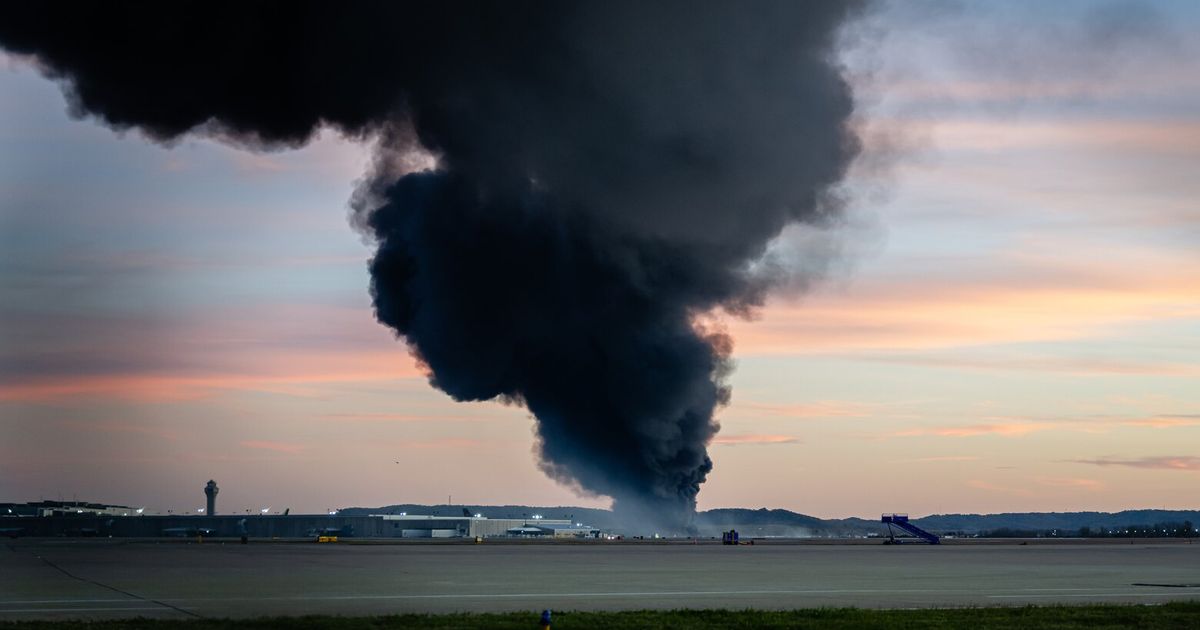 12 dead after engine fell off UPS plane that crashed and exploded in ...