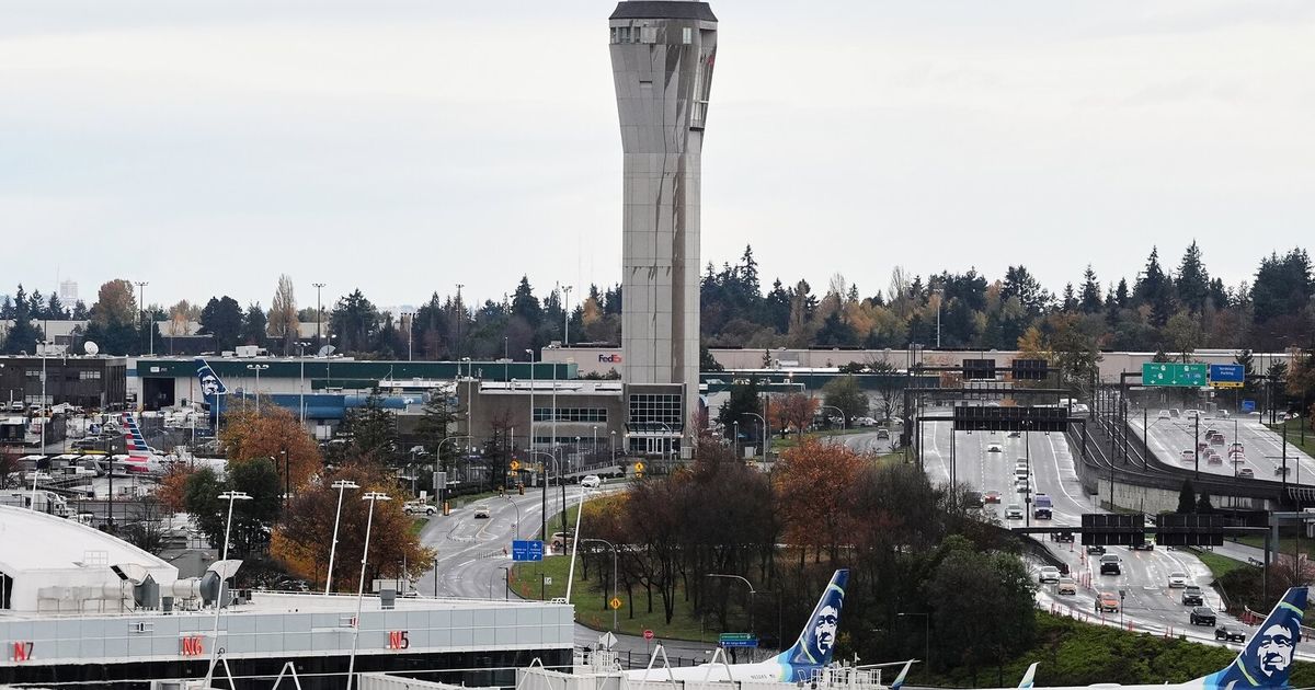 Air traffic controllers miss another paycheck as Seattle’s private jets ...