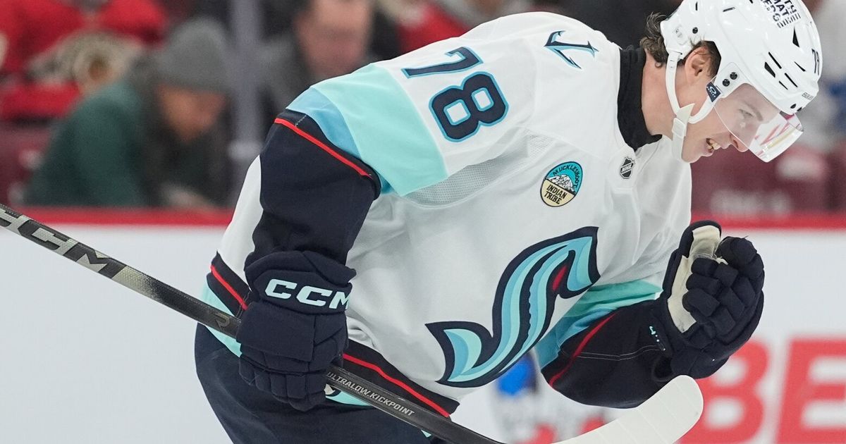 Seattle Kraken score 3 goals in 3rd for comeback win over Blackhawks ...