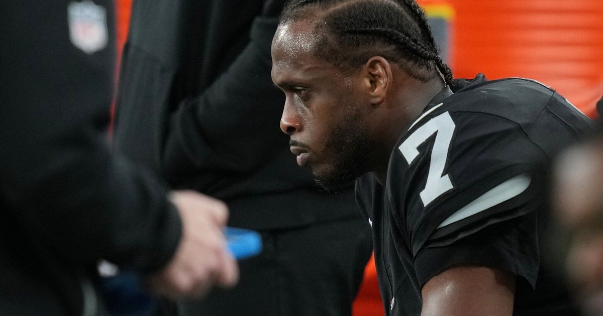 Geno Smith’s frustration boils over with obscene gesture toward fed-up ...