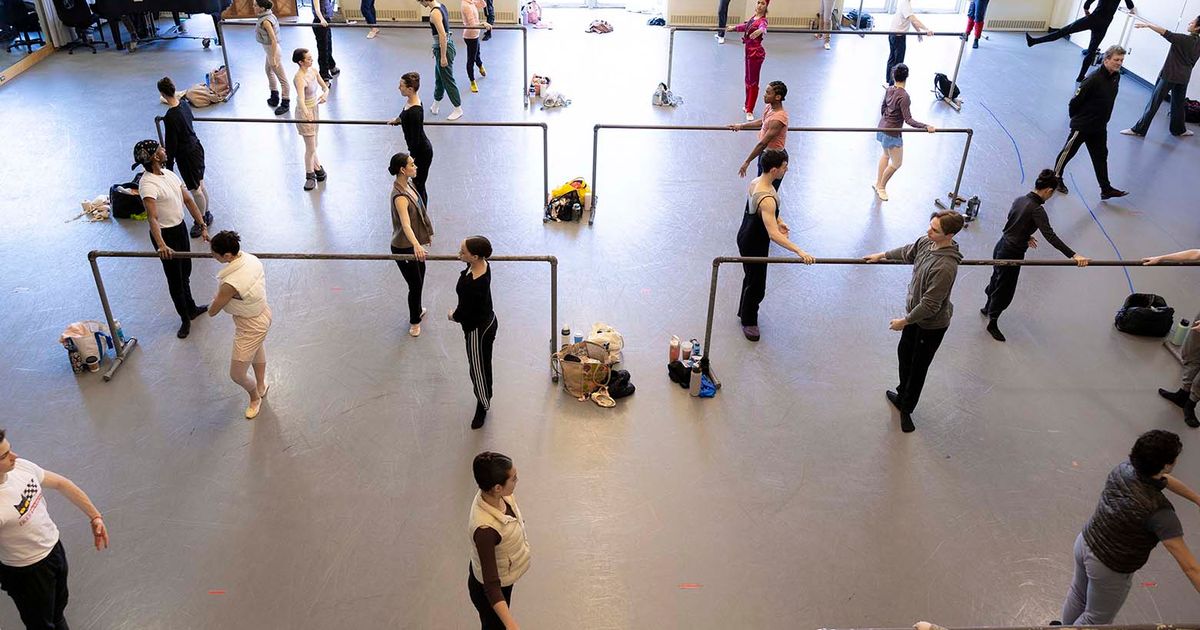 Athleticism en pointe: Corps de ballet dancers’ ‘Nutcracker’ season ...