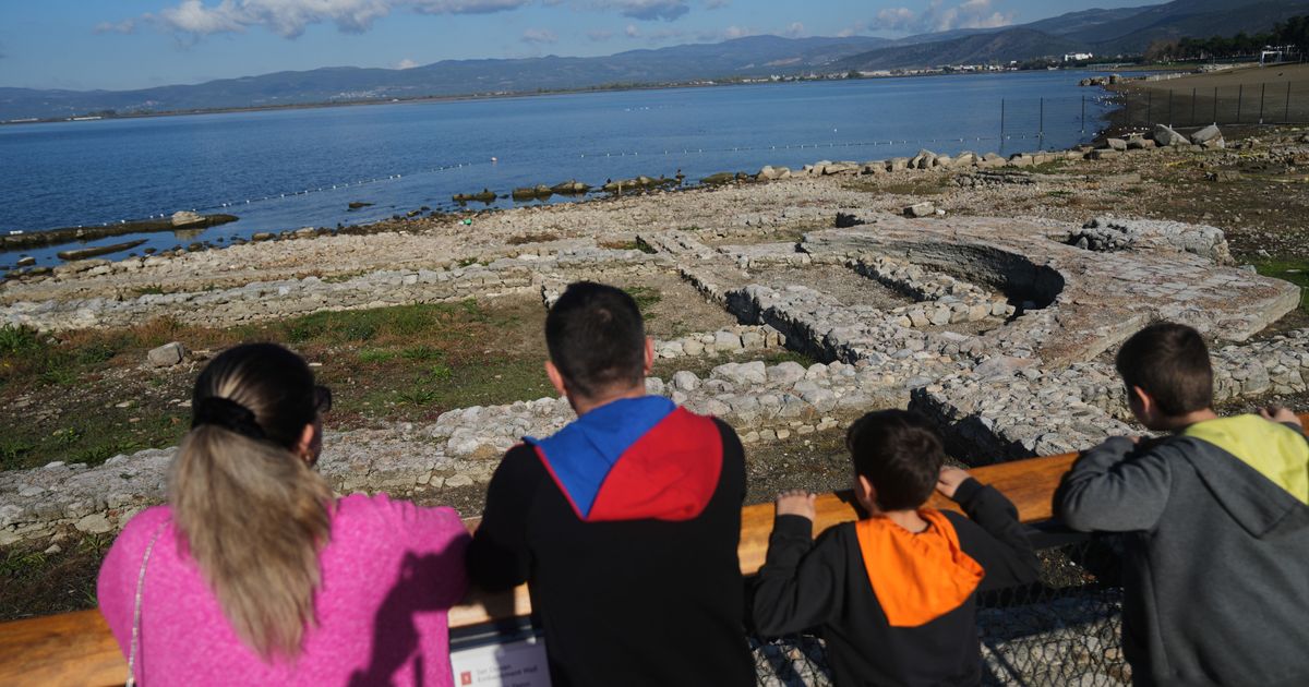 1,700 years ago, bishops and an emperor wrote a creed. Millions still ...