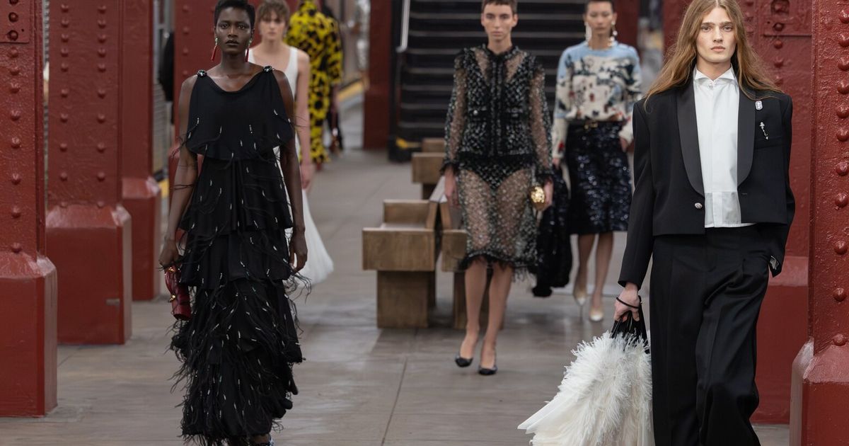 Chanel fashion show turns an abandoned subway station into a runway ...