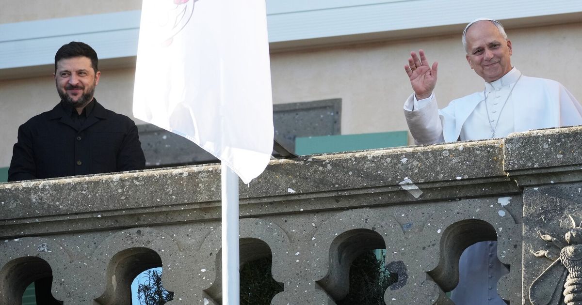 Zelenskyy reaffirms his refusal to cede land to Russia as he rallies ...