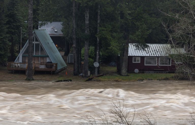 WA floods: Levee failure prompts evacuation along White River in ...