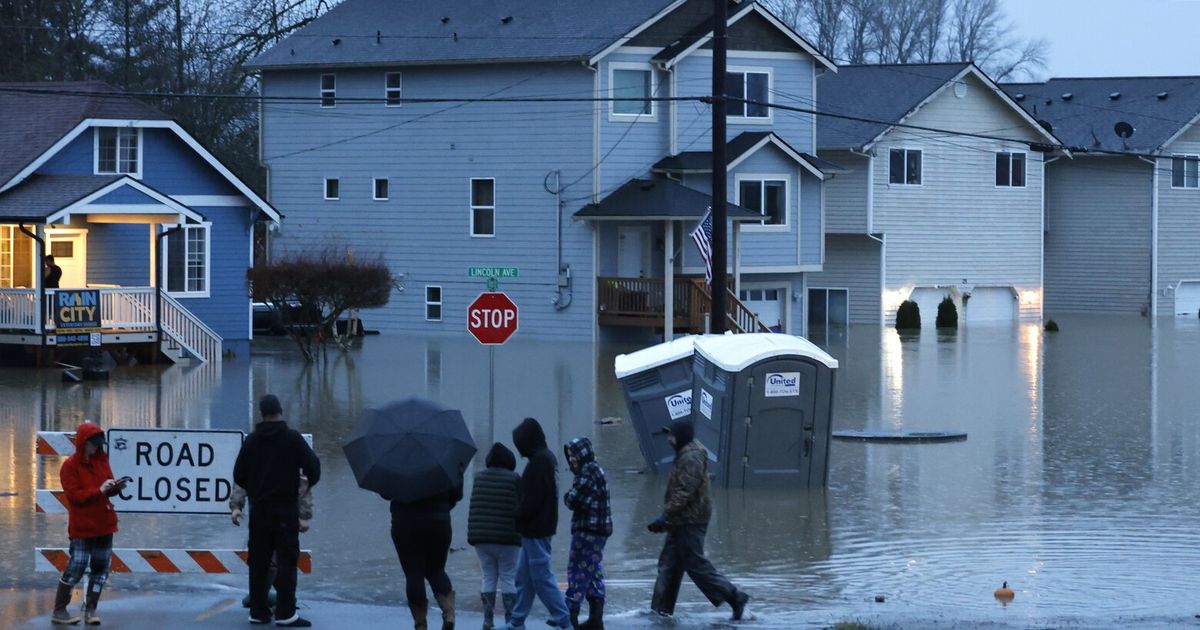 Snohomish County residents watch ‘surreal’ flooding as river rises ...
