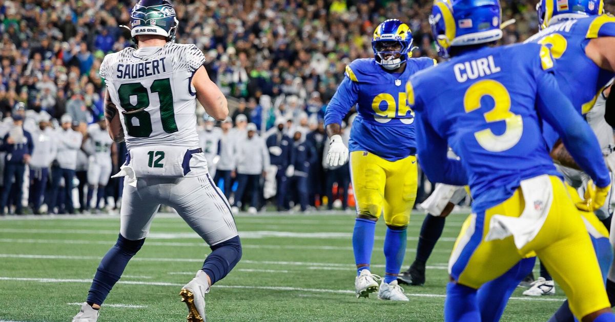 Seahawks’ Zach Charbonnet picks up ball, gets surprise 2-point ...