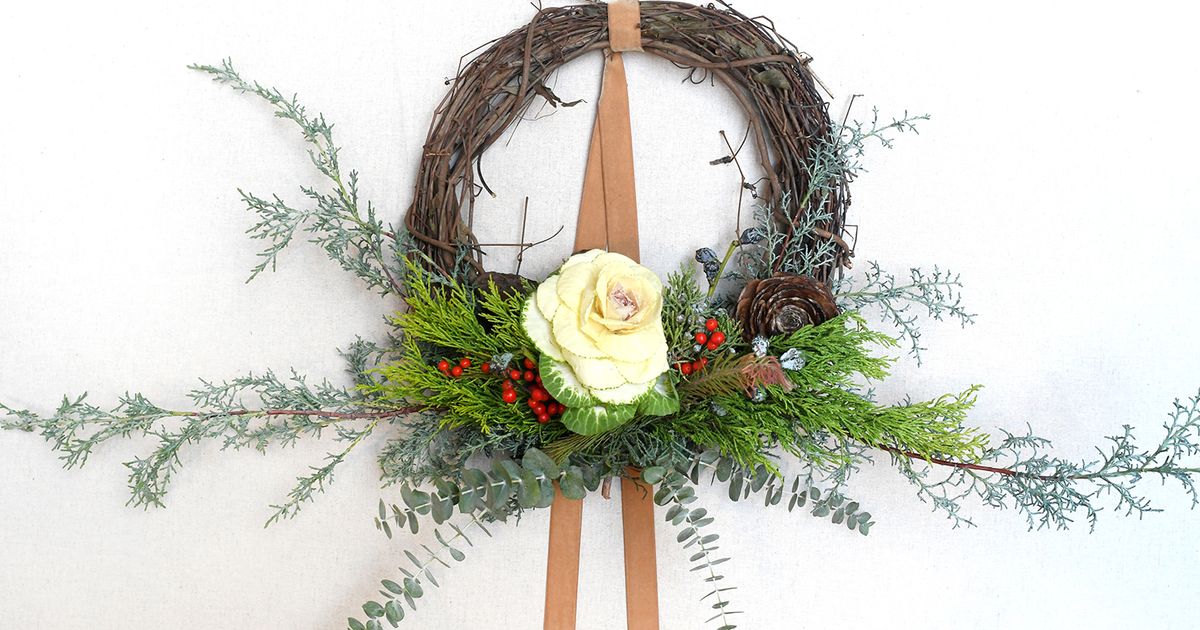 Step-by-step directions for a DIY holiday wreath | The Seattle Times