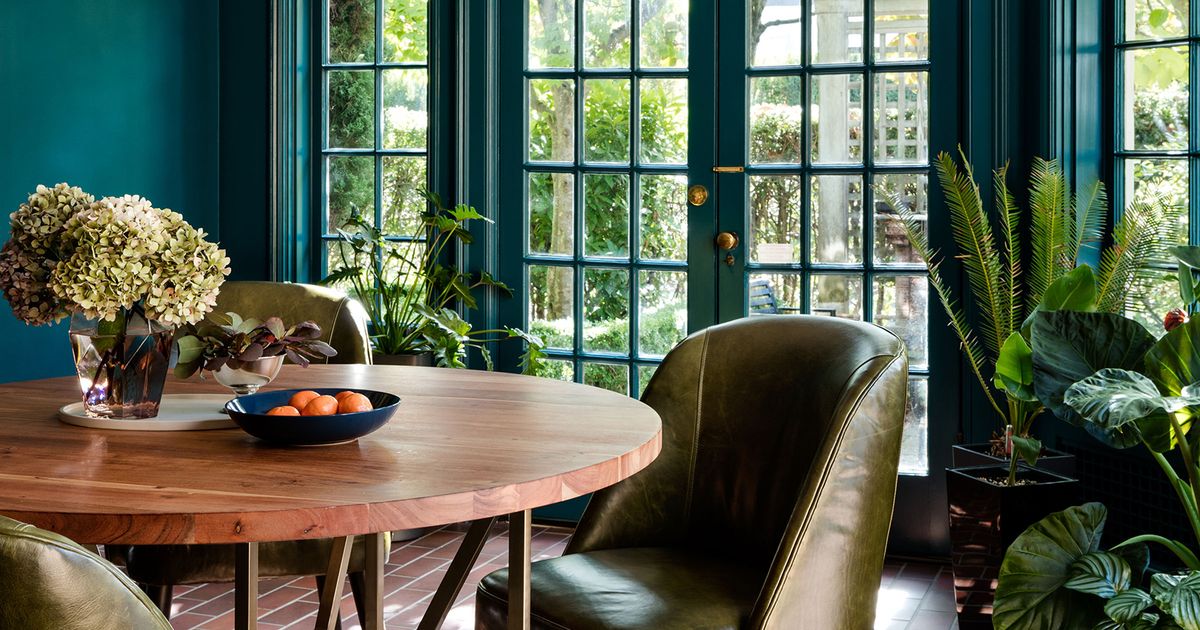 In the mood for winter: Use a dark palette to create coziness and ...