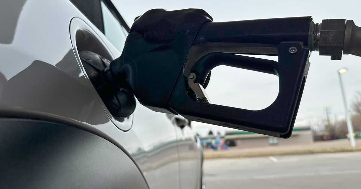 US drivers are seeing lower gas prices this holiday season | The ...