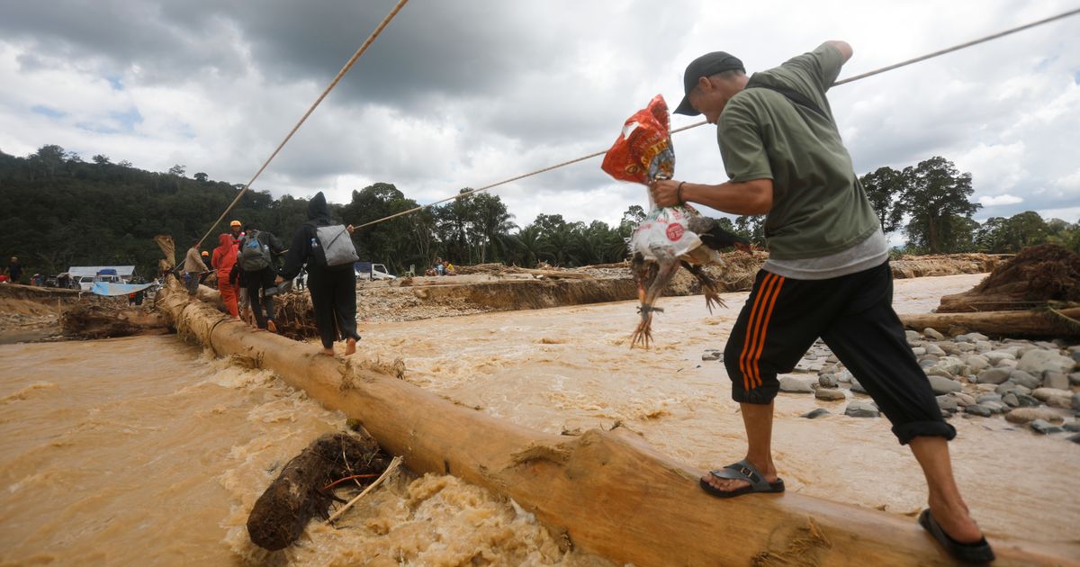 Photos show devastating floods in Indonesia, Sri Lanka and Thailand ...