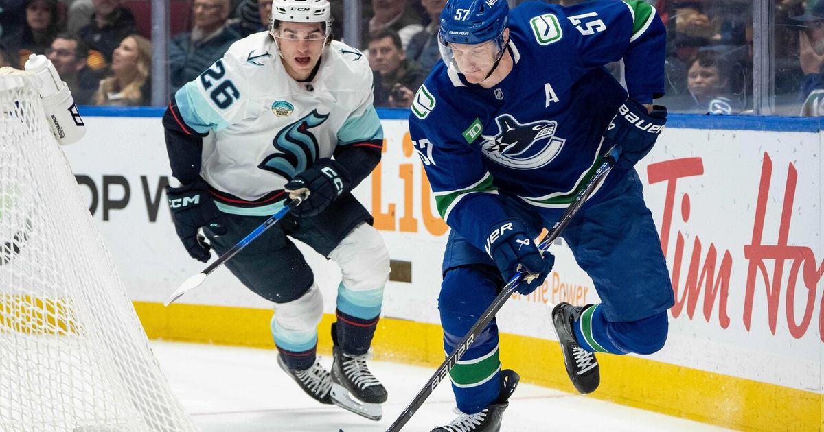 Photos: Seattle Kraken take on Vancouver Canucks | The Seattle Times