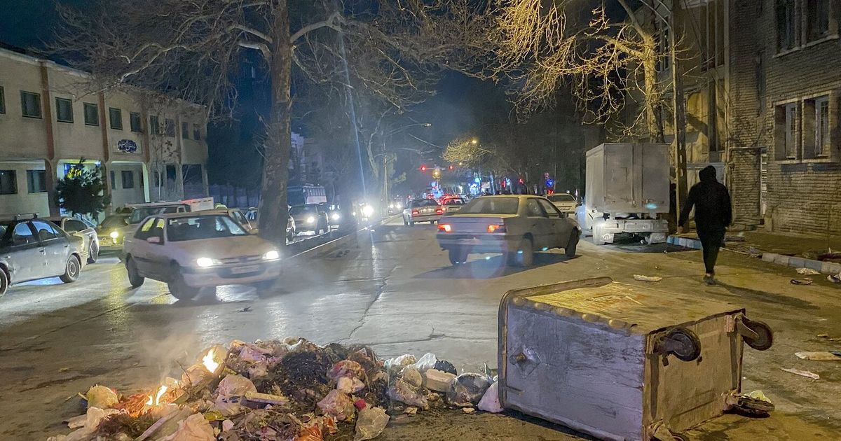 Protests spread in Iran, and crackdowns escalate | The Seattle Times